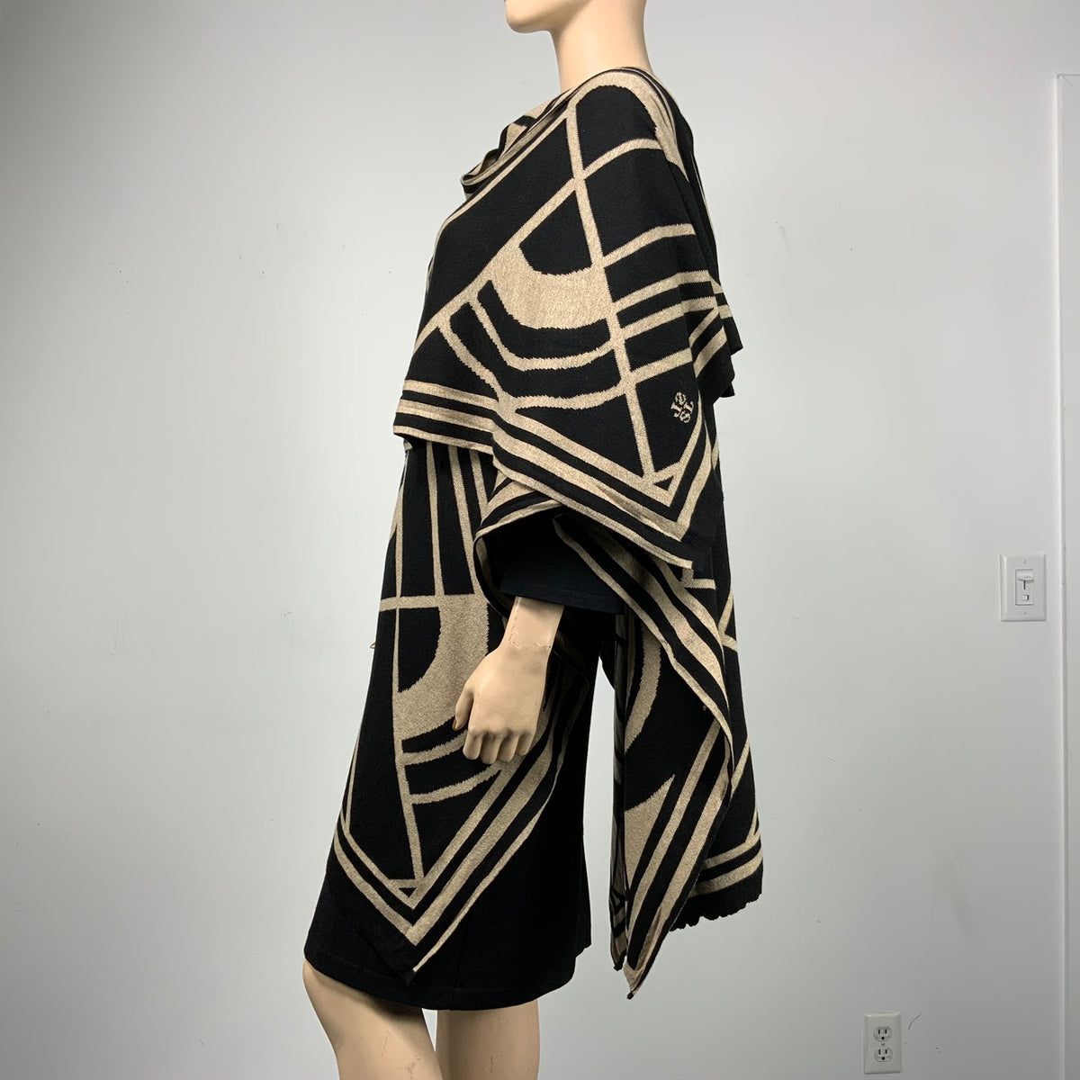 Deco Cape Black & Sand – Sharon London